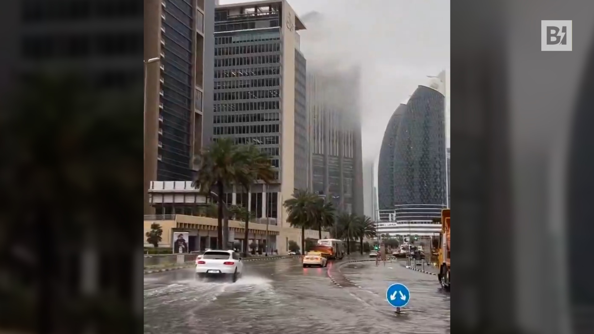 Tormenta azota los Emiratos Árabes Unidos y Dubái queda bajo el agua ...
