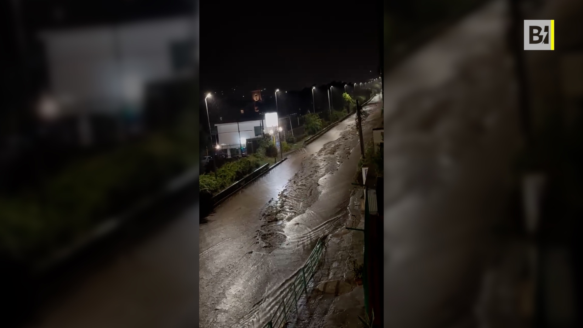 Paura a Gragnano (Napoli), frana dopo le forti piogge - News virali